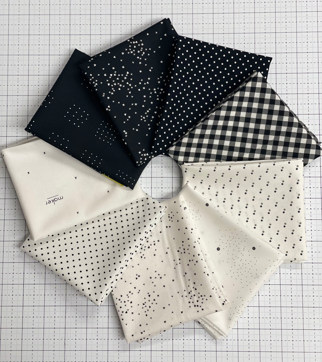 Black and White Fat Quarter Bundle - Mixed Designers – Rainbow Stash