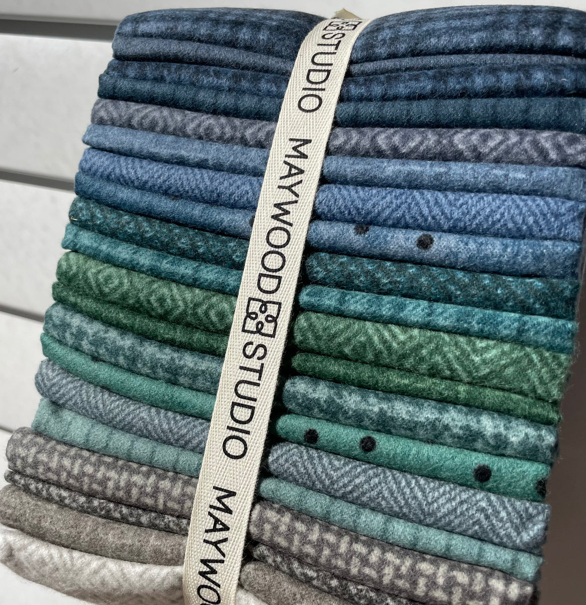 Maywood Woolies Stormy Seas Flannel - Fat Quarter Bundle – Rainbow Stash